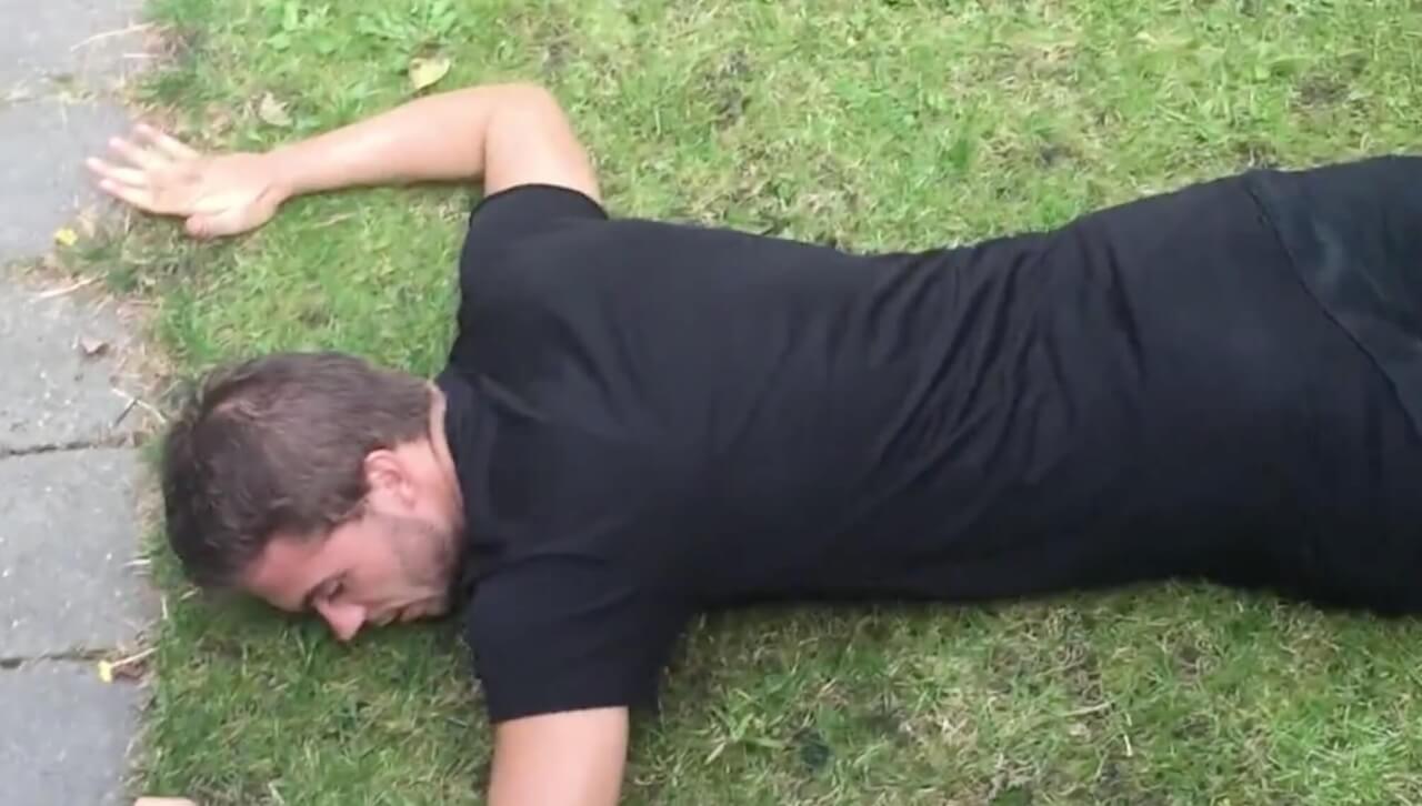 Wat doe je als je stikt en er is niemand om je leven te redden? Volg ...