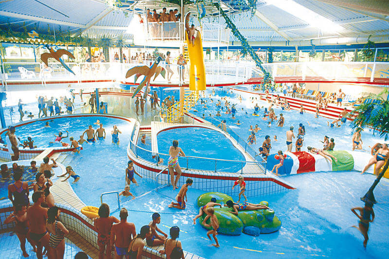 BELACHELIJK: deze meisjes worden betast in het Tikibad en wat er dan ...