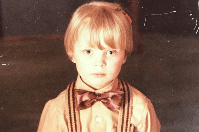 Zie jij welke Bekende Nederlander er achter deze schattige kinderfoto ...