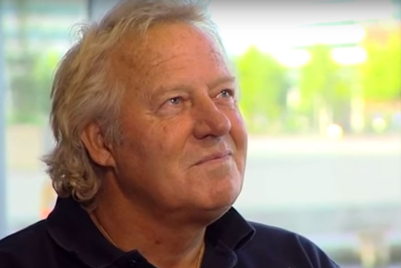 Koos Alberts ontwaakt uit kunstmatige coma