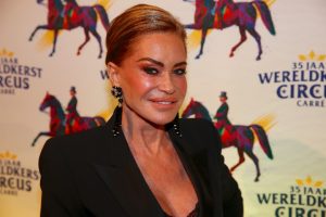 Volgers Connie Witteman ondersteboven van bikinikiekje op Instagram