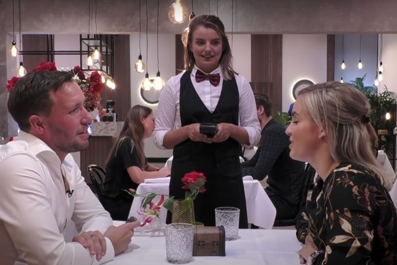 Eerste beelden van coronaproof First Dates beloven weer veel goeds