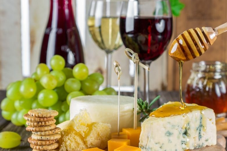 Betaald wijn en kaas proeven tijdens kerst? Dan is dit jouw droombaan