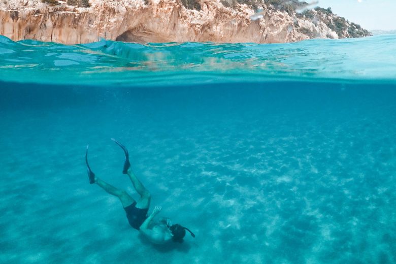 Waarom hebben niet alle zeeën en oceanen dezelfde kleur?