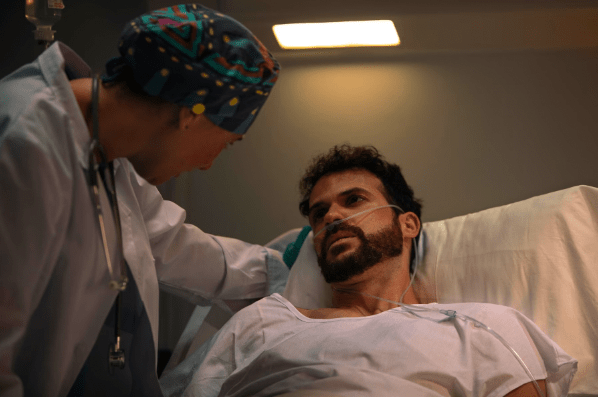 Na een half decennium in coma ontwaakt George en hoort de dokter zeggen ...