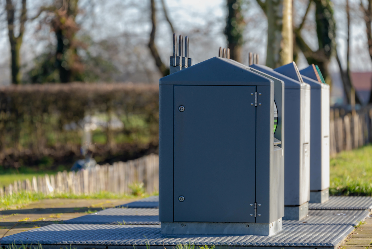 Bizar: man zit hele nacht vast in ondergrondse kledingcontainer