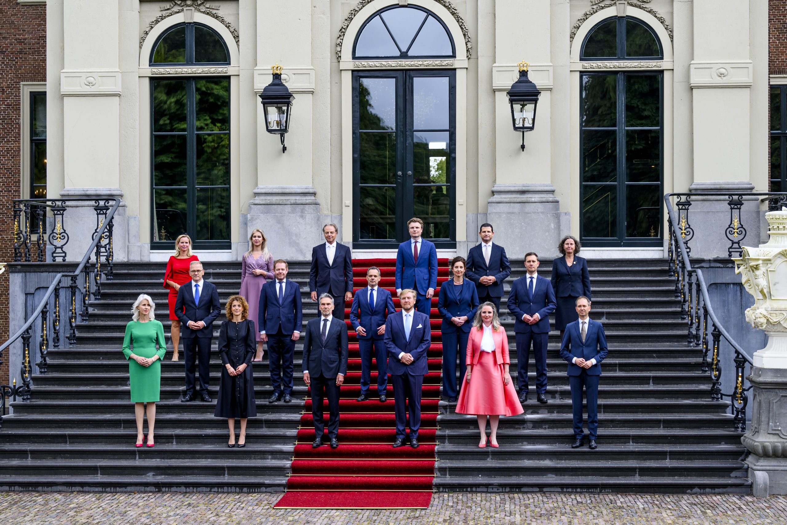 Kabinet-Schoof poseert op bordes van Paleis Huis ten Bosch